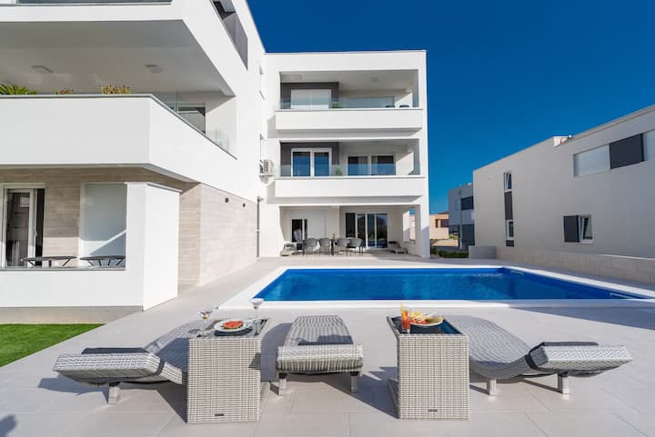 Deluxe Apartments Pool Maris For 8 With Pool - Novalja