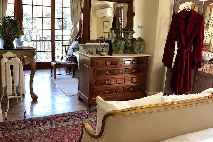 Houghton Rosebank Twin King Room With Balcony . - Johannesburg