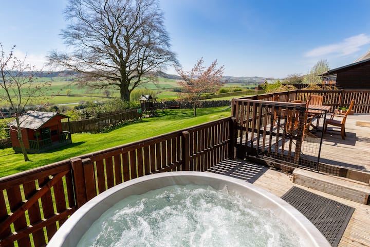 Douglas Fir Lodge With Hot Tub - Cupar