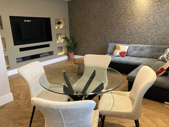 Amazing 4bed Apt, Cockfosters, Near Train Station - Enfield