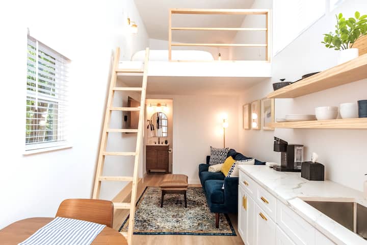 Bright, Mid-century Tiny Home In Eastside Action! - Austin, TX