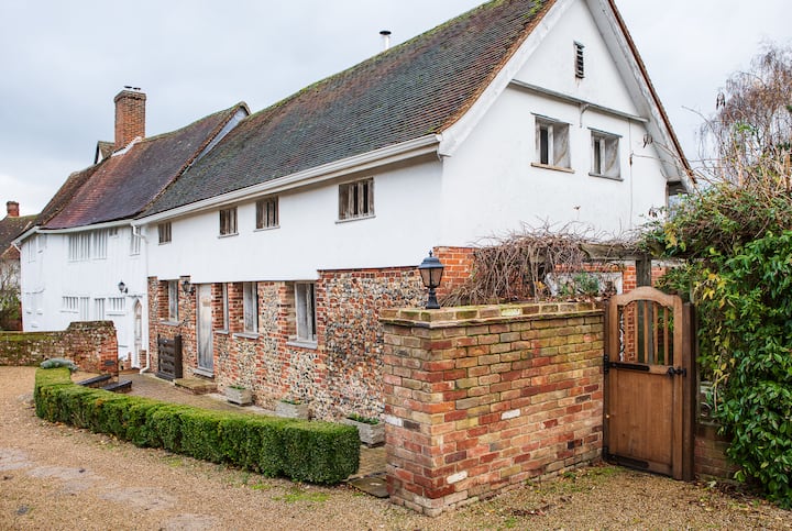 13th-century Priory Dairy With Private Courtyard - Stanstead