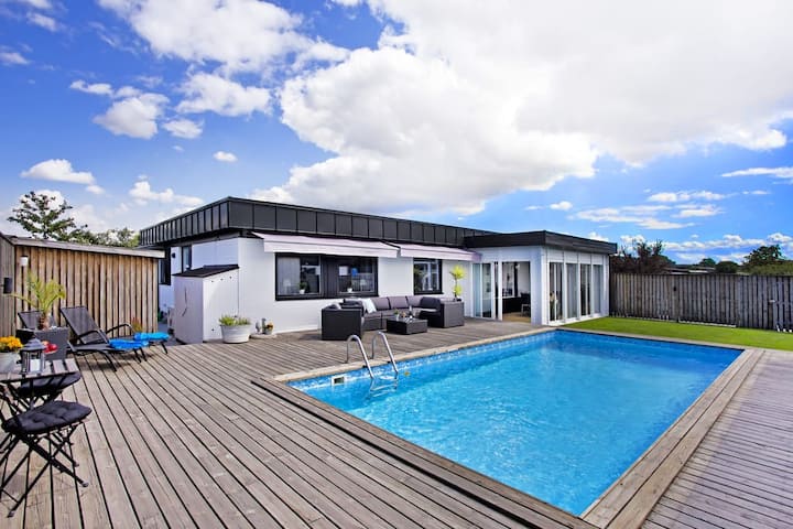 Family-friendly House With Pool - Malmö