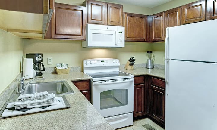 Kingsgate 2 Bedroom (7-day Minimum Special) - Williamsburg, VA