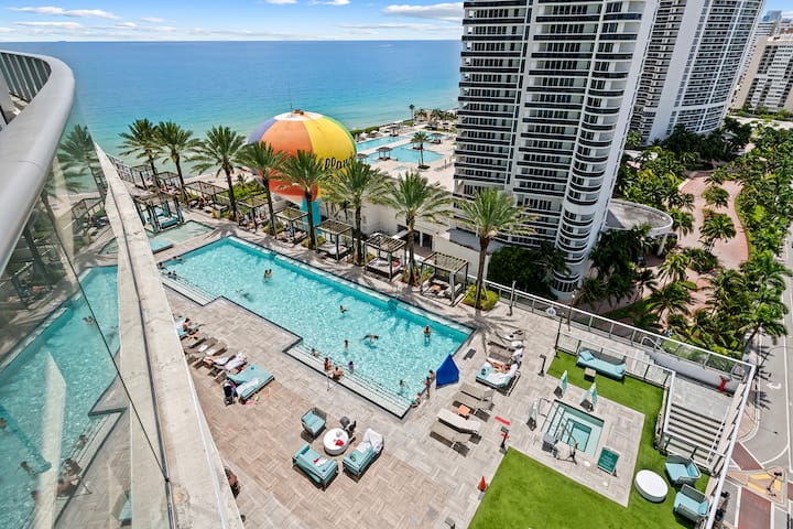 Beachfront, Luxury Apartment With Ocean Views! - Hallandale Beach, FL