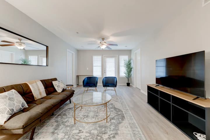 Pool • Gym • Modern Stylish Apt • Central Location - Arlington, VA