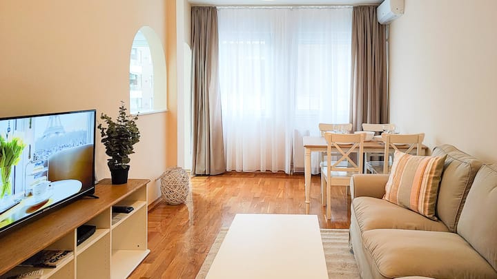 New Central Two Bedroom Apartment + Free Parking - Novi Sad