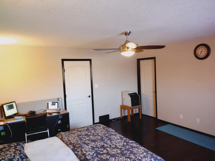 Luxurious Master Suite In Amazing Location! - Westlake