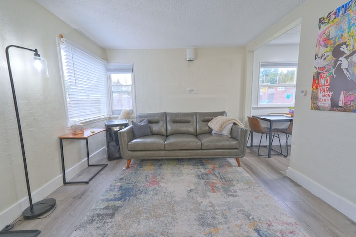 Bothell Two Bedroom Cottage - Bothell, WA