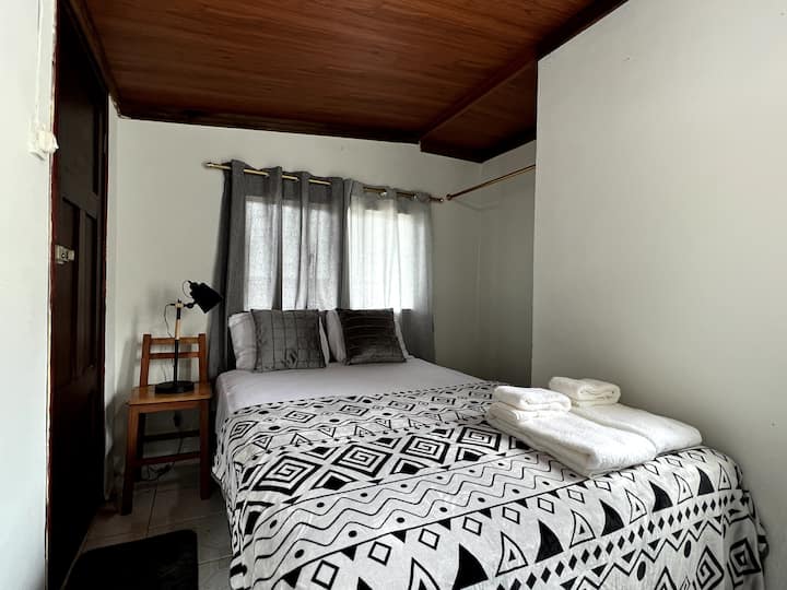 Tiny Apartment W/rooftop Terrace - Tungurahua