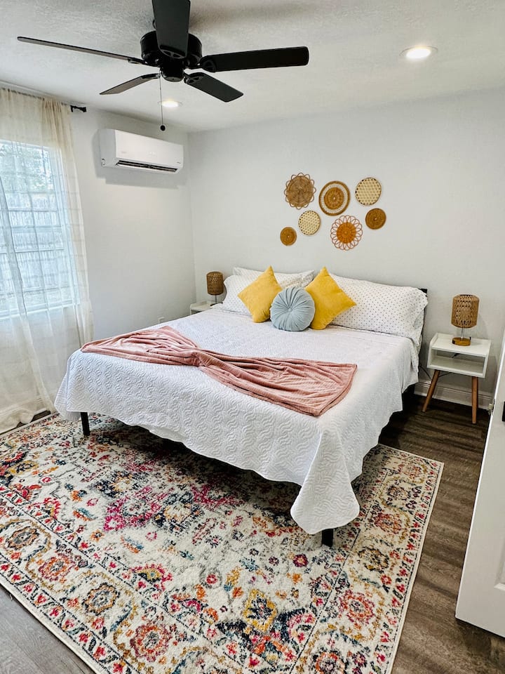 Cozy Hideaway - Tampa, FL