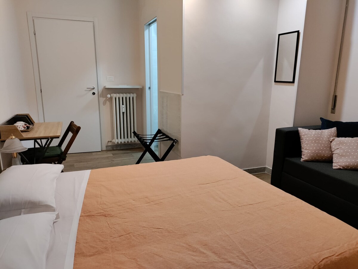 golden rooms cipro 2-near s. peter and metro - Condominiums for Rent in ...