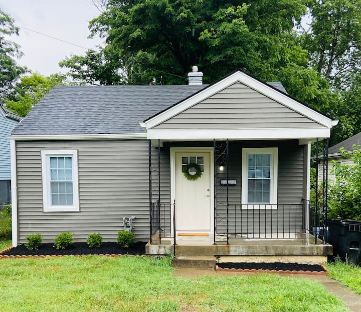 Cute As A Button. - Louisville, KY