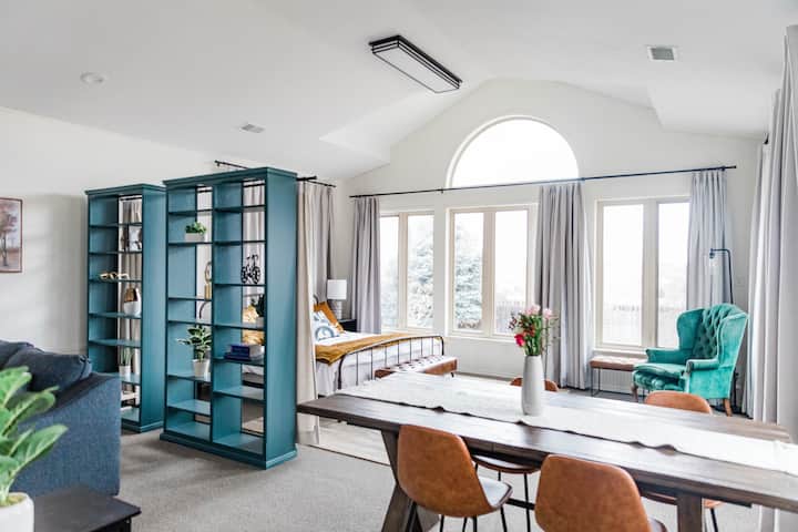 Private Space & Mountain Views - Englewood, CO