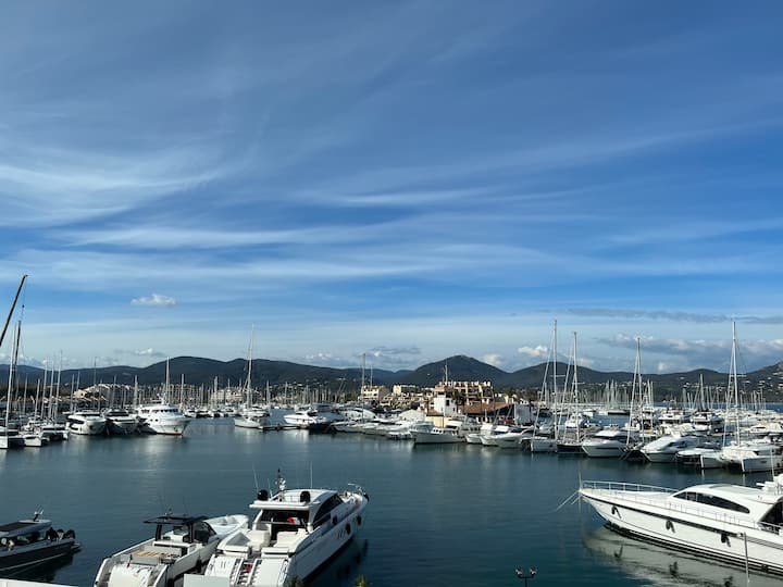 Entre Le Port Et La Plage, Golfe De Saint Tropez - Ramatuelle