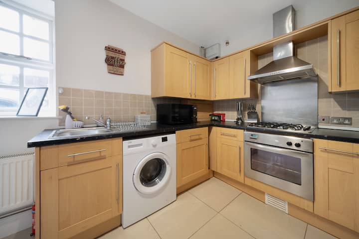 1bd/1 Bath/free On Street Parking - Gloucestershire
