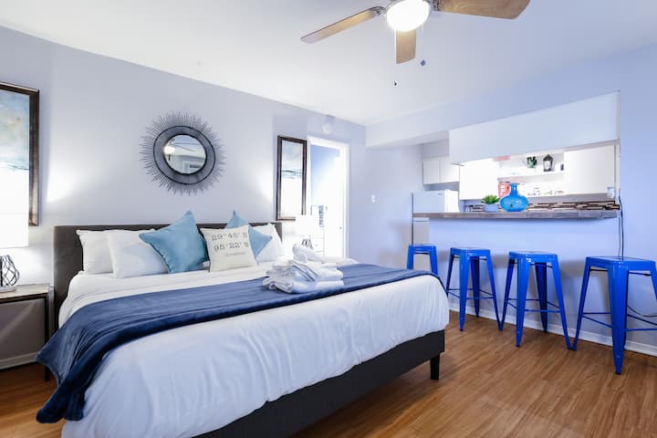 Your Montrose Studios | Sleeps 10/5br/5ba/5pa - Bellaire, TX