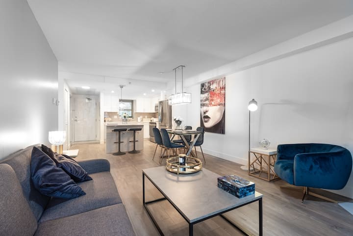 Cozy 3 Bedroom Apartment With Patio - Vancouver