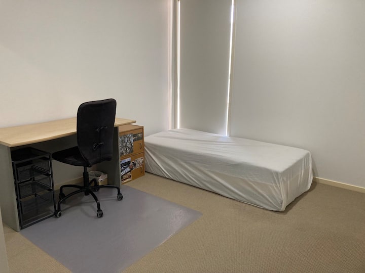 Simple Room In A Quiet Area - Campbelltown