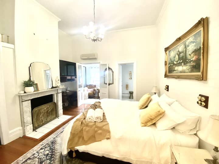 Merry Doolin King Suite, Central, Spa, Historic - Tenterfield