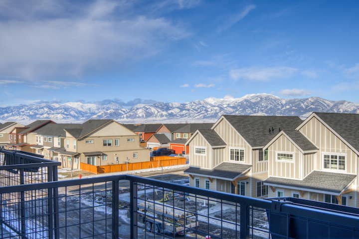 New Mountain View Retreat | Shuffle Board & Games - Bozeman, MT
