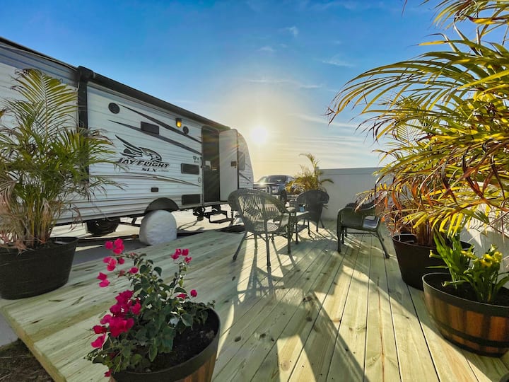 Beach Camper With Bicycles, Private Deck & Bbq! - Englewood, FL