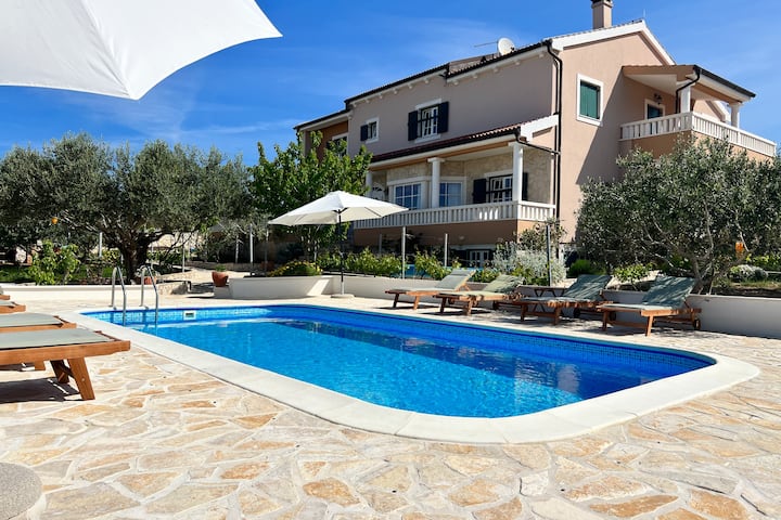 Jodi Novalja With Swimming Pool - Stara Novalja