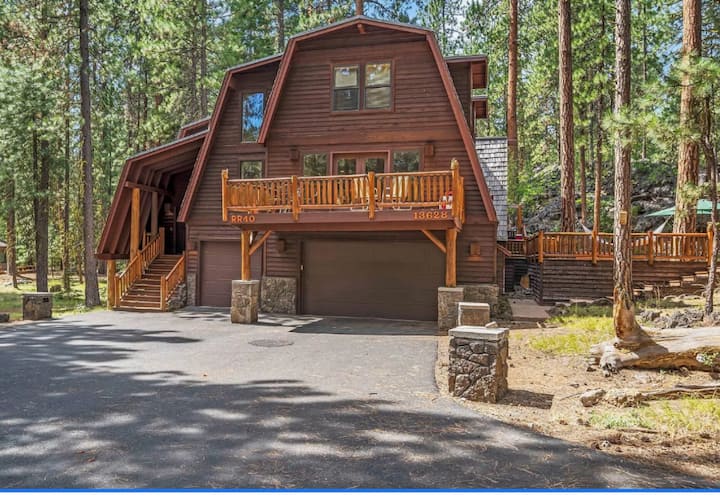 Spacious Black Butte Property - Sisters, OR