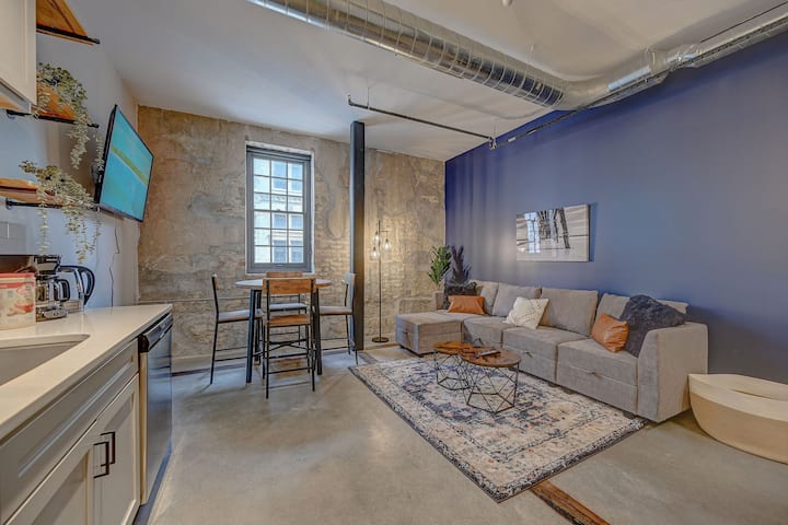 Beautiful 2bd Near Historic Pabst Brewery Fiserv - Milwaukee, WI