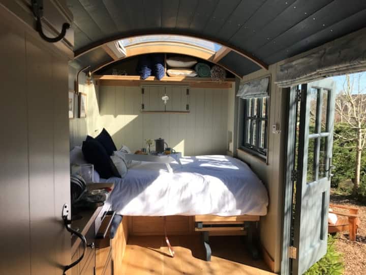 Luxury Shepherds Hut ‘Juliet’ - Stratford-upon-Avon