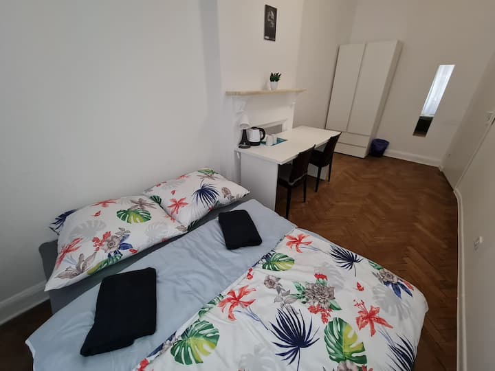 Fantastic Waw - Ok11 Room E - Warsaw