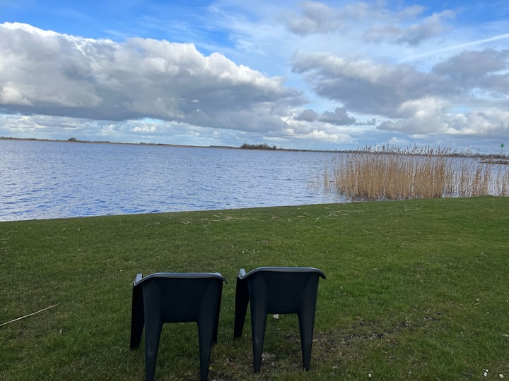 Heerlijk Vakantiehuisje Aan Meer - Sneek