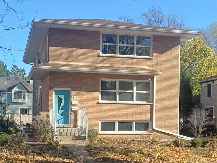 Second Floor: Cozy, Open, Central, Historic - Naperville, IL