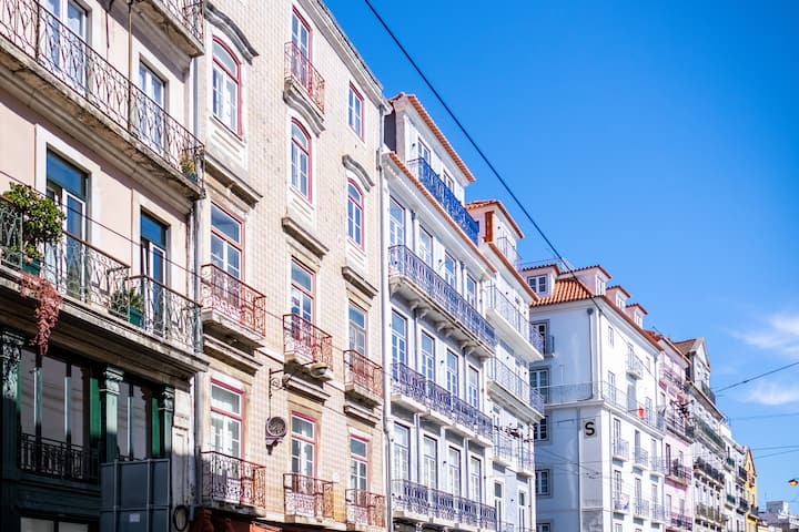 Bright Central Apartment Next To Time Out Market - Lisbon