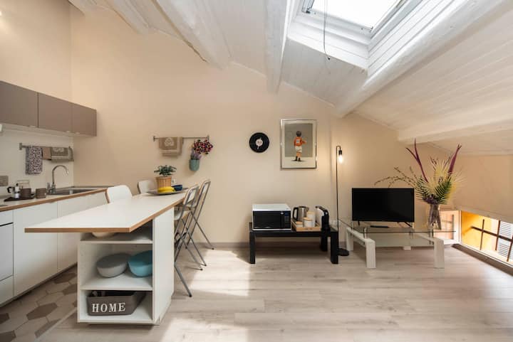 Lovely Loft With Private Balcony & Ac - Reggio Emilia