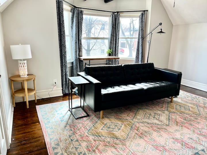 1 Bedroom Apt. In Dundee/midtown - Omaha, NE
