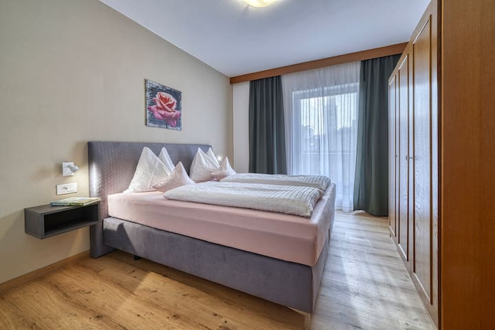 Familienwohnung Mit Süd-balkon Und Ausblick - Lana