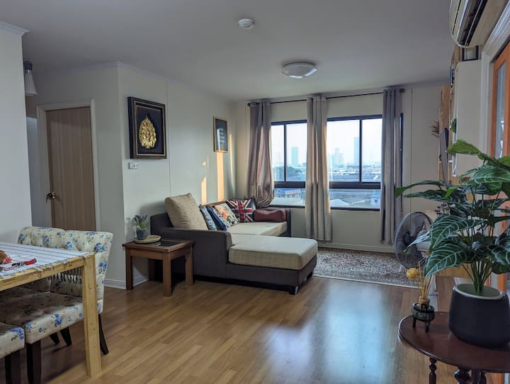Cozy And Quiet Condo In Central Bangkok - Yan Nawa
