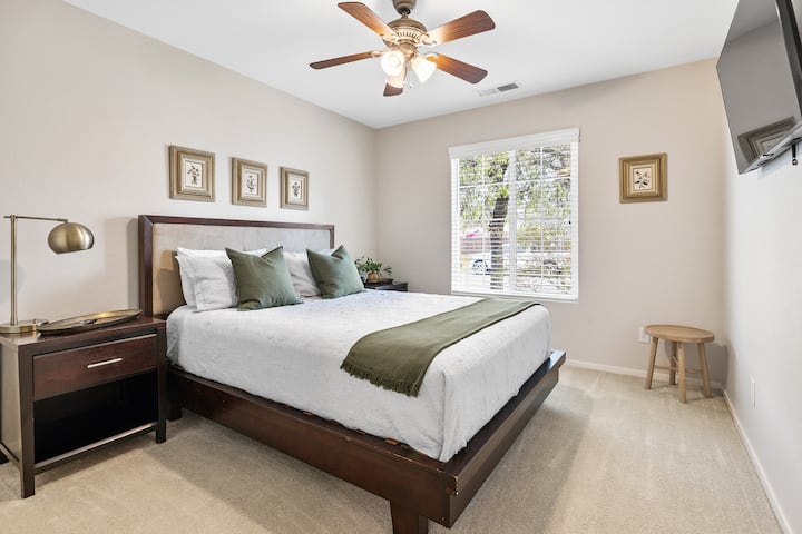 Spacious 4br | Patio/bbq Grill | Ev Charging Plug - Visalia, CA