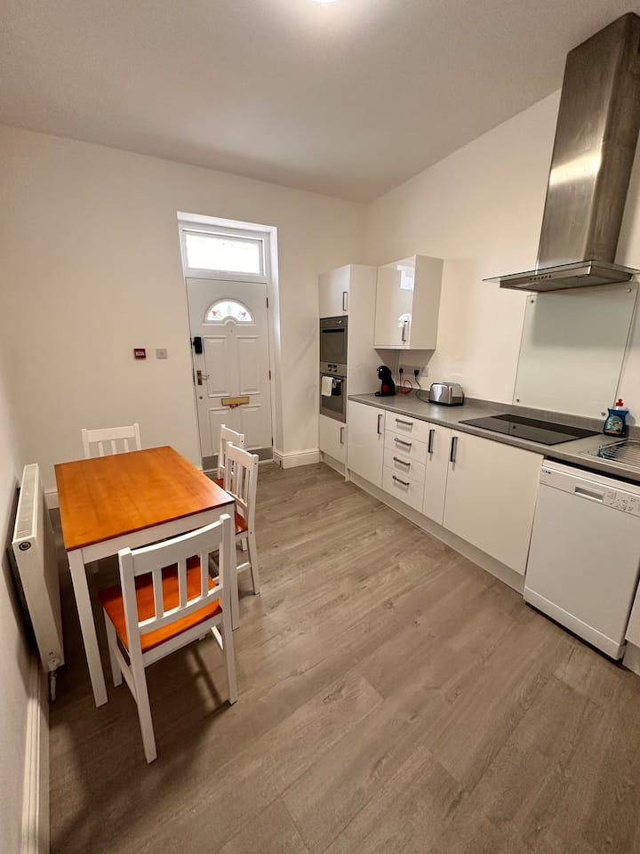 1 Bed Apartment In Lytham St Annes - Lytham St Annes