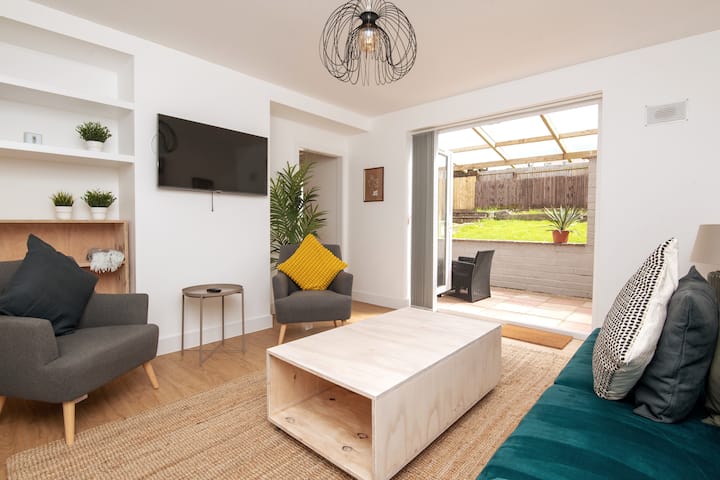 Superkingbed | Parking | Alexa | Garden | Sleeps 6 - Bristol