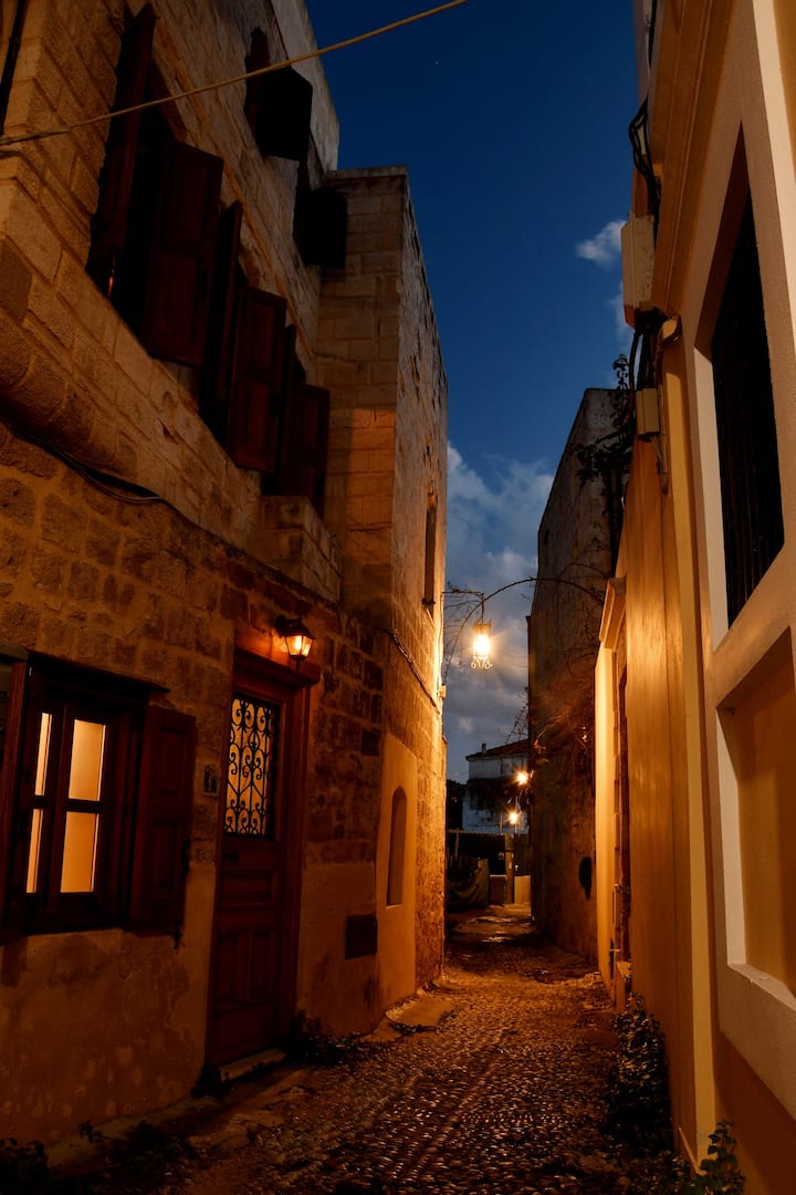 The Three Story Old Town House - Rodi