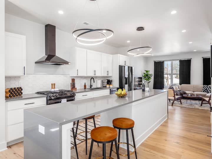 Luxury New Build - Rooftop Patio! - Columbus! - Columbus, OH
