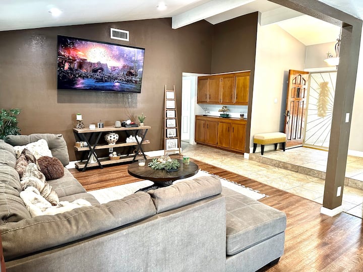 Bakersfield Cozy Home 3br, 2ba - Bakersfield, CA