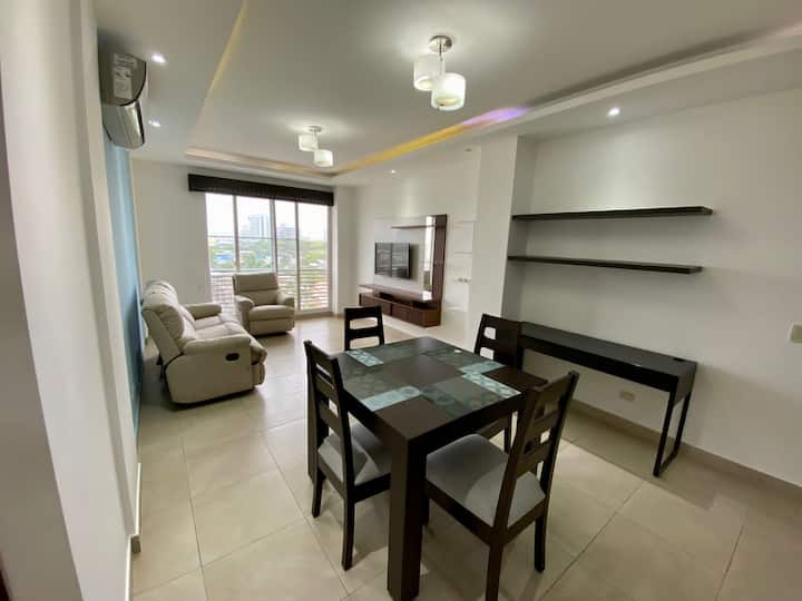 Apartamento De 2 Habitaciones En Kennedy - Guayas