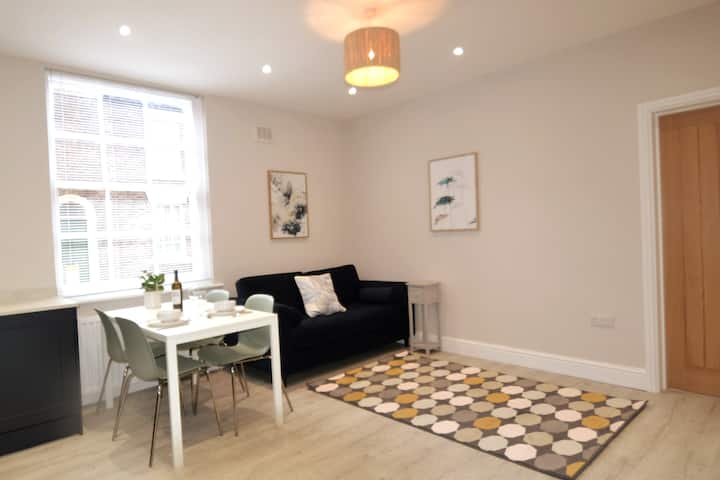 Charming 1 Bed Georgian Apartment - Chester Castle: Agricola Tower and Castle Walls
