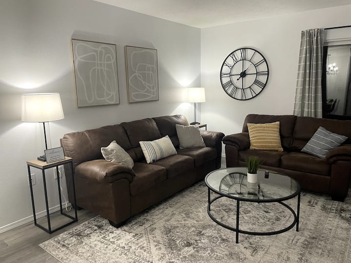 Luxury Modern Condo By The Lake - Breezy Escape - Branson, MO