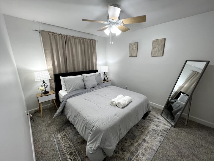 Home In Champaign - Champaign, IL