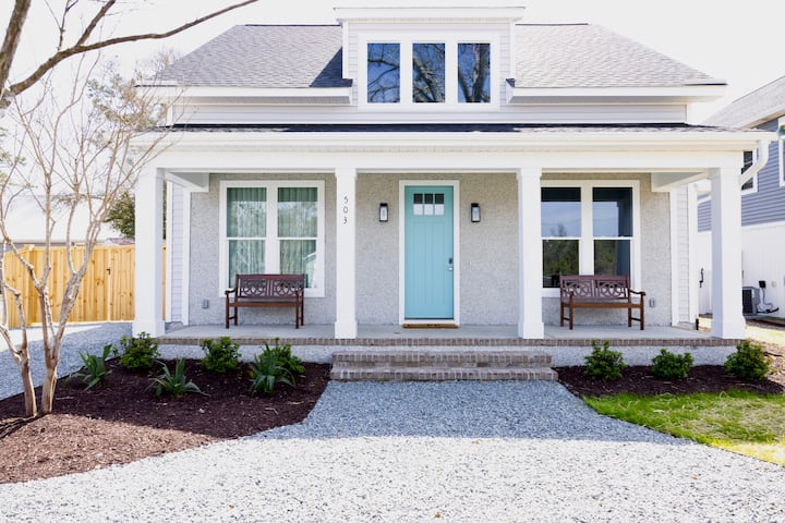Clean & Cozy Beach Retreat: Hot Tub & Dog-friendly - Oak Island, NC
