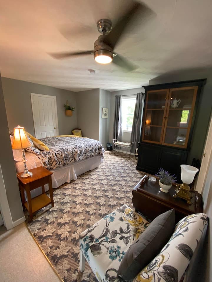 Country Home With Guest House -Bee Suite - Fergus